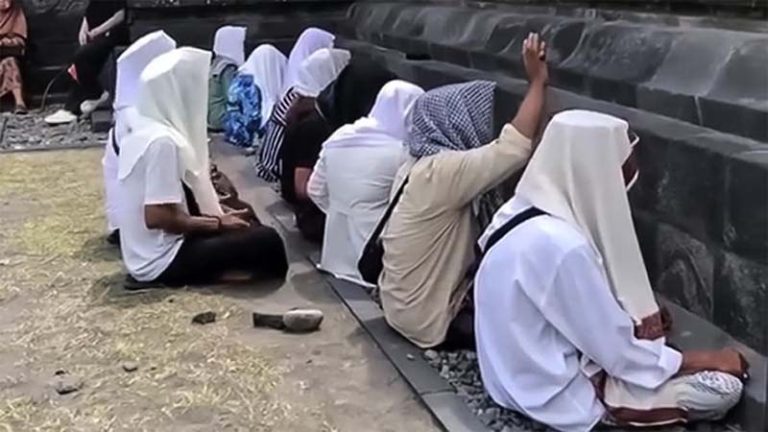 Zikir di Candi Prambanan Diklaim Perjalanan Rohaniah – Mata Banua Online